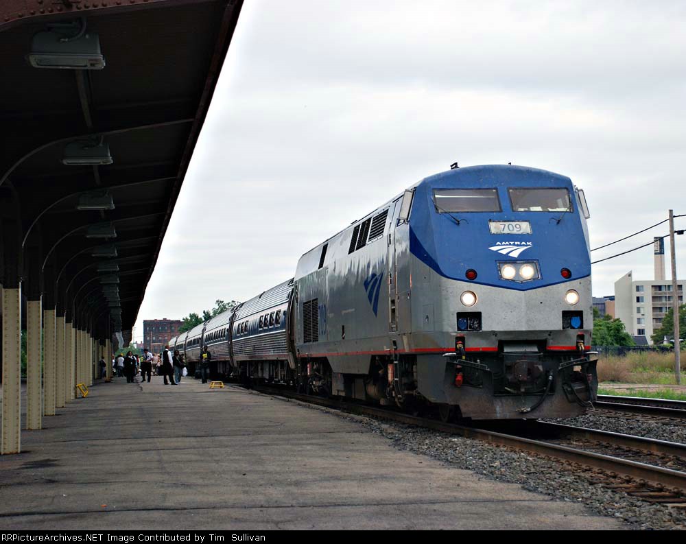 AMTK 709 and Train 286